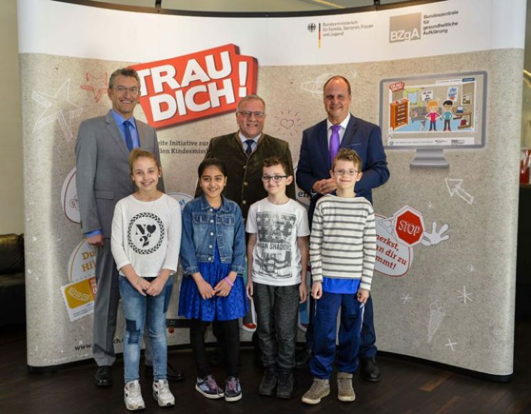 Theaterstück "Trau Dich!" Premiere und Pressekonferenz am 21.04.2016 ...